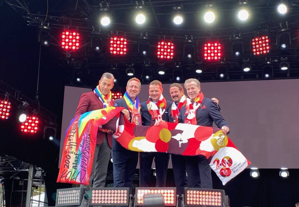 Mottoschal: So bunt wie der Karneval (Red.) - AppSolut Jeck